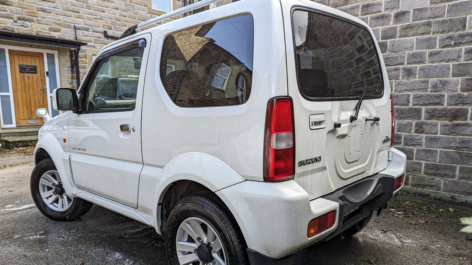 Jimny Land Venture Pearl White 2009 - MySuzuki | New Jimny | Car Sales ...